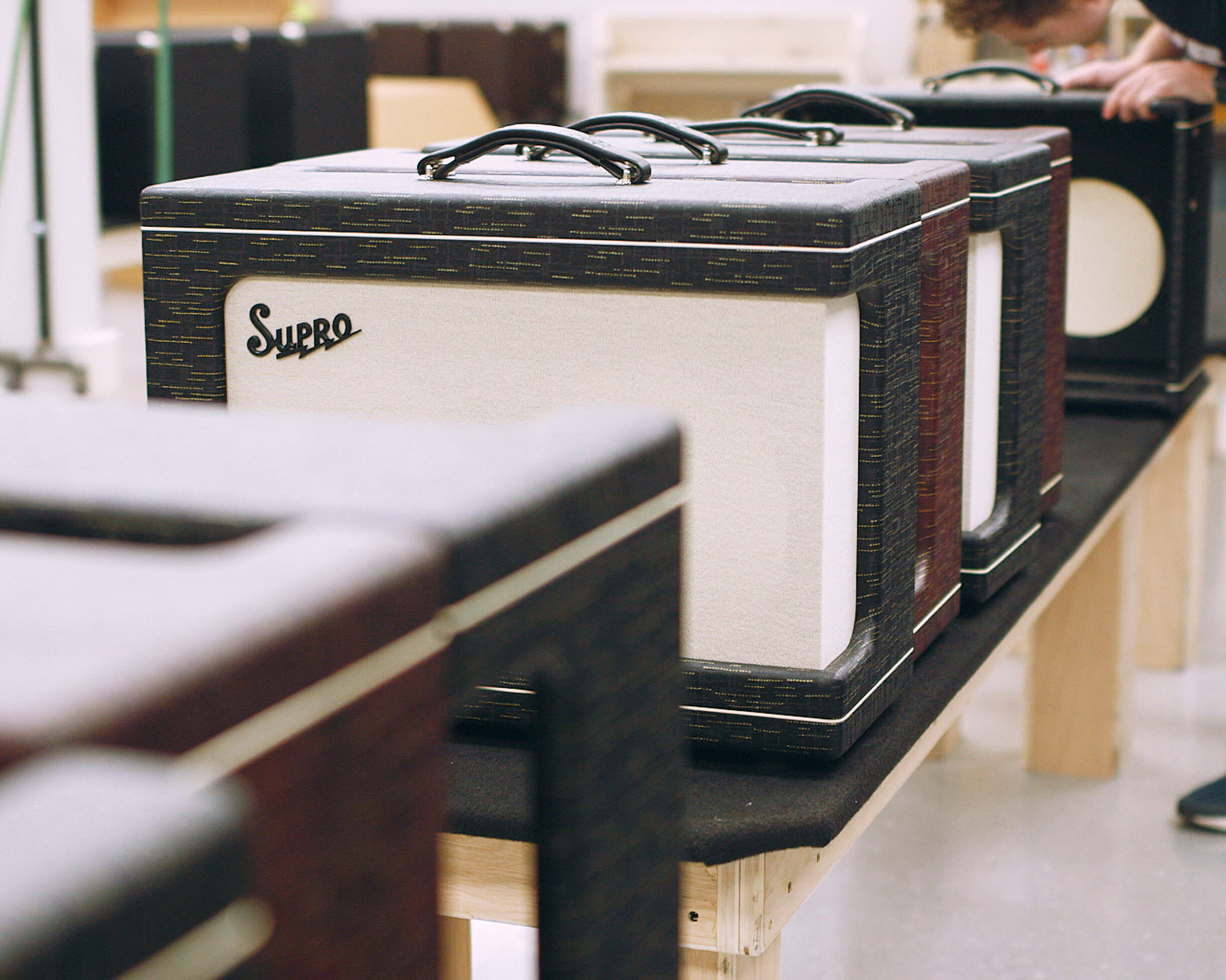 CUSTOM AMPS - Supro USA